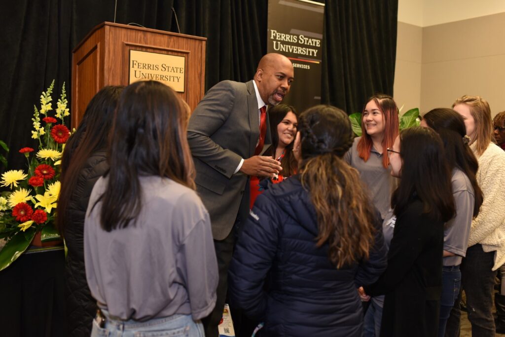 President Pink tours Michigan – The Ferris State Torch